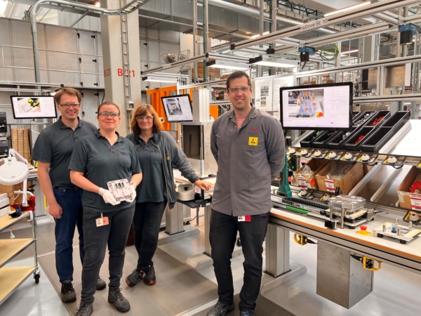 Interaktivt montagebord sikrer voldsom hydraulik i kraner og ...